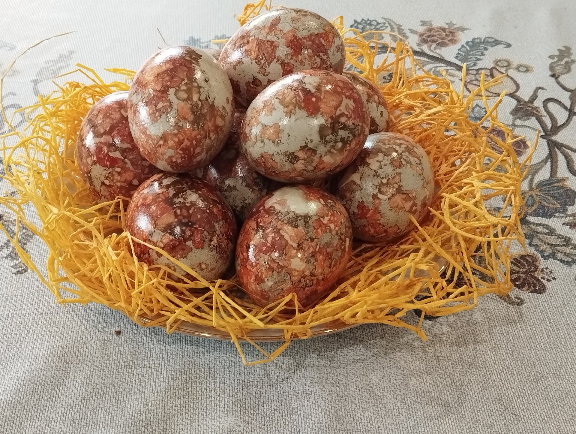 Самый лучший способ, как красиво покрасить яйца на Пасху, без химии, только натуральные красители.