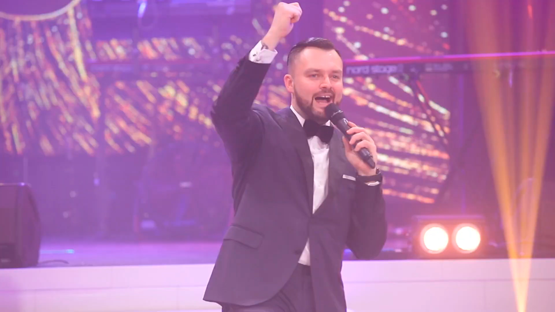 Ведущий на юбилей и день рождения - Петр Чарушин