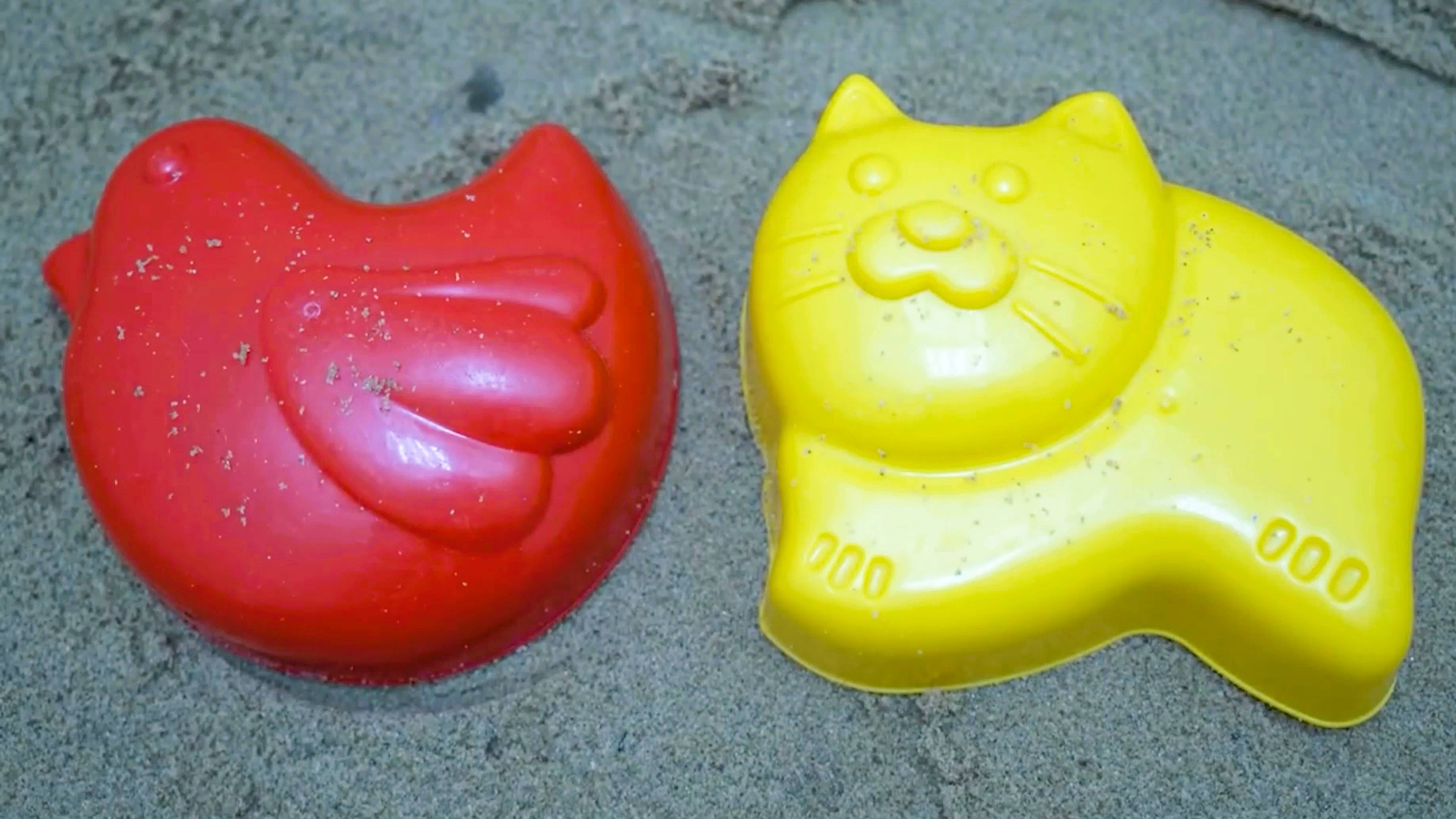 Пляжные игрушки играем в песочнице с песочными котами и голубями слушаем детскую песню