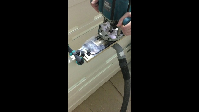 Врезка замка AGB, универсальным шаблоном СтройПрофи