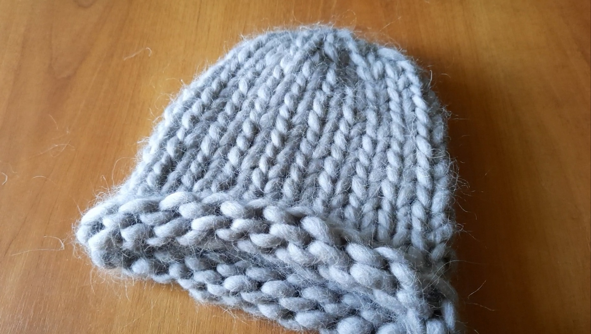 Шапка из шерсти мериноса.