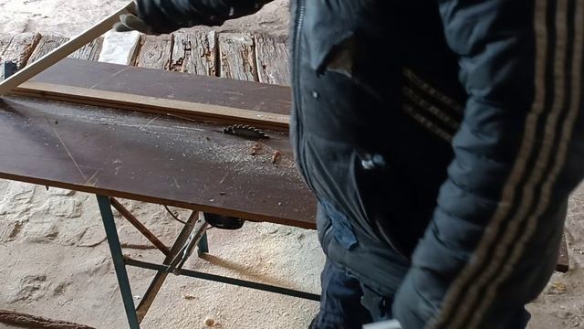 Циркулярный станок из ручной циркулярной пилы.