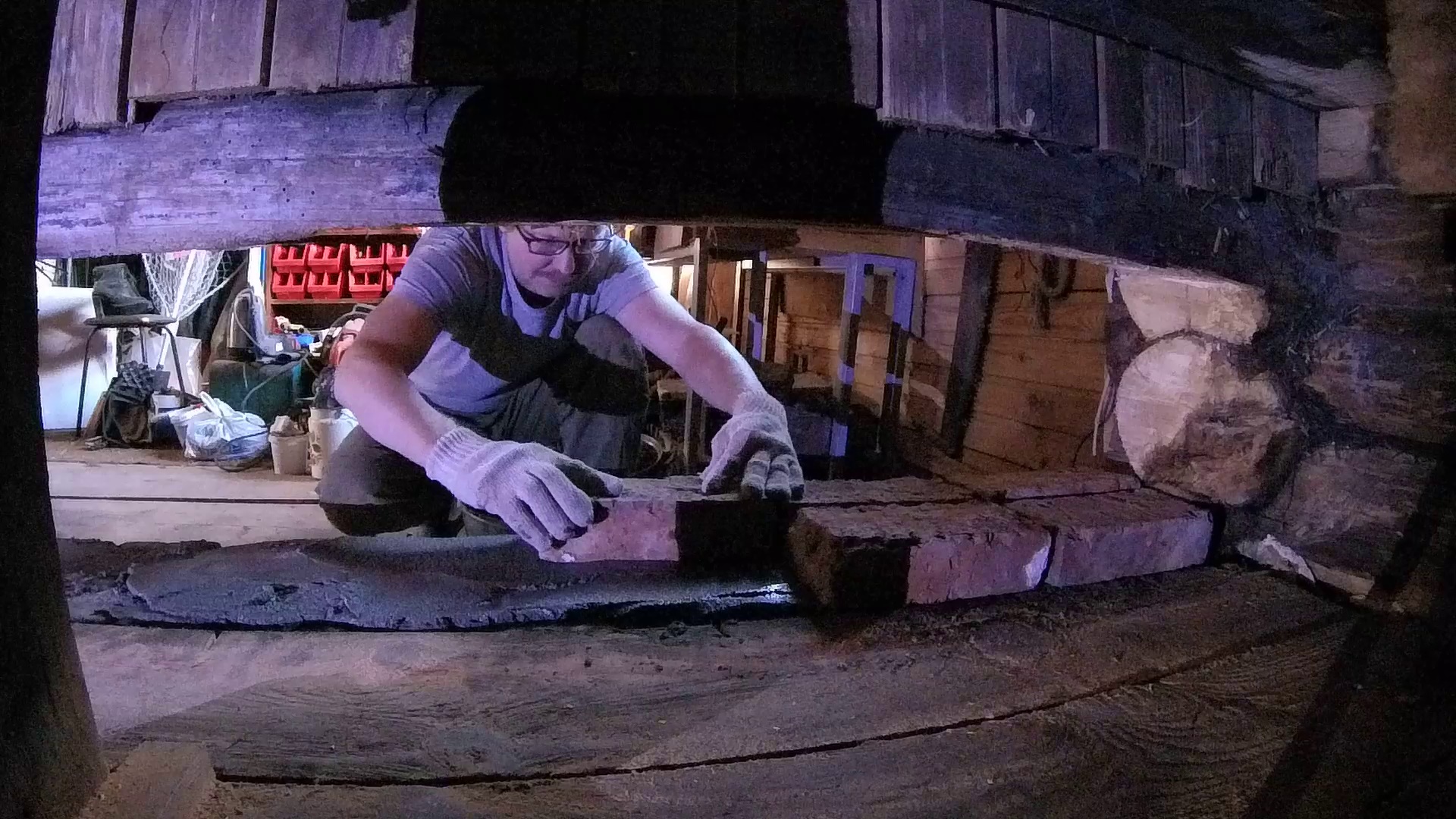 Ремонт бани. Замена части брёвен и фундамента.