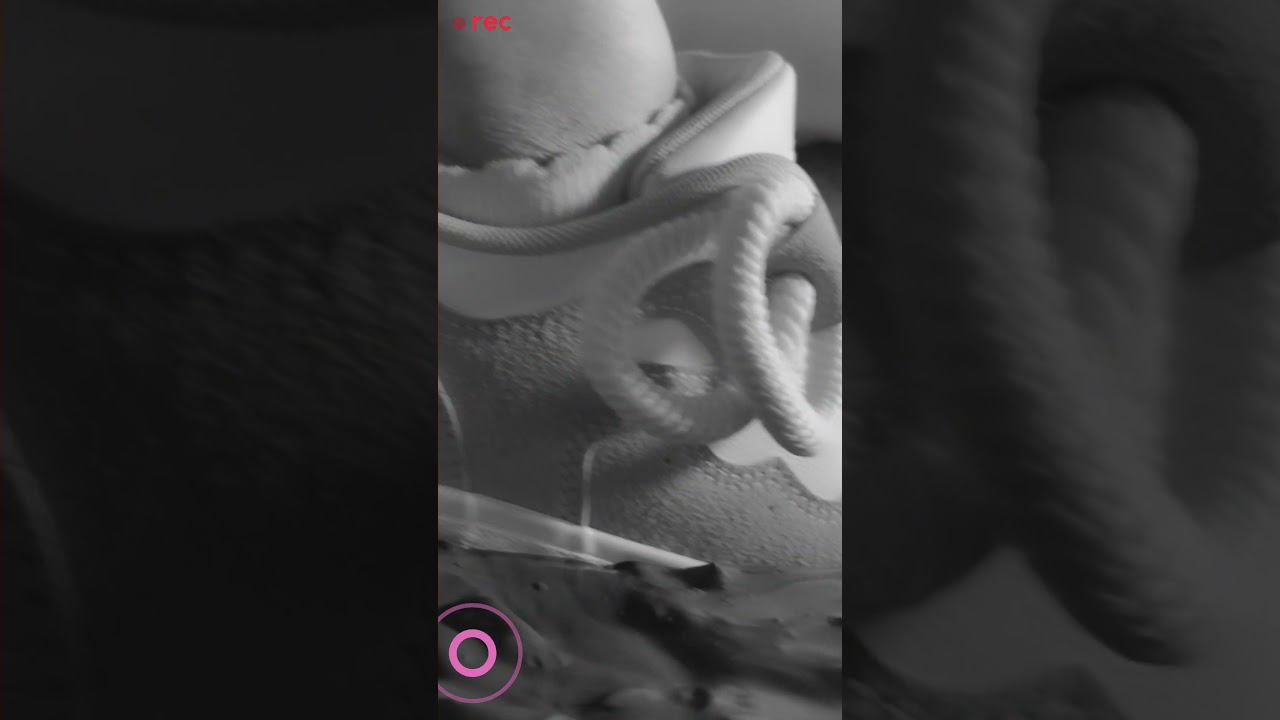 Девушка в грязи