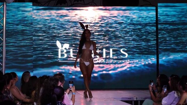 Niki Bianchini In SLOW MOTION -  Sand and Style Fashion Show Miami 2023 _ 4k