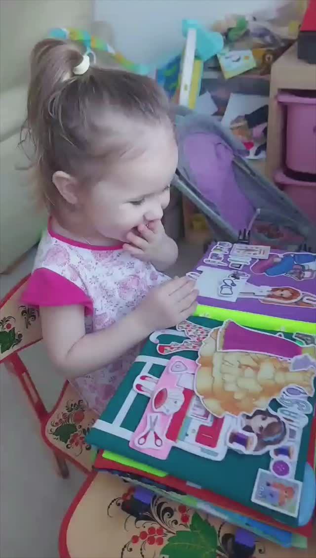 Как ребёнок отреагировал на мамин подарок 🙈🙊