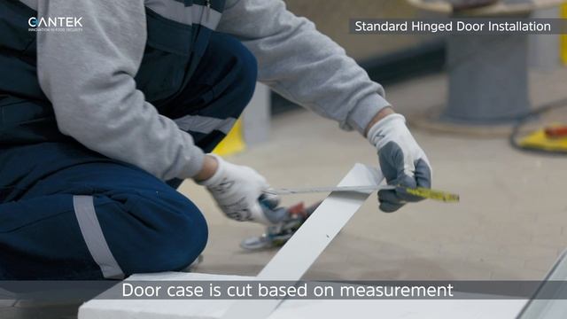 Установка стандартных дверей для промышленных предприятий и холодильных камер