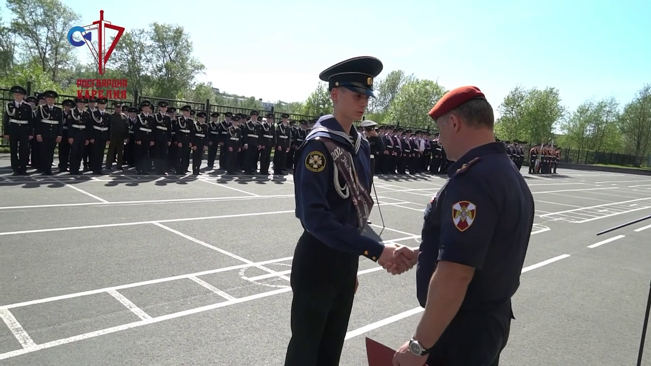 Церемония прощания учащихся 11-х классов со знаменем учебного заведения прошла в кадетском корпусе