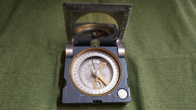 Компас горно-геологический КГГ-1