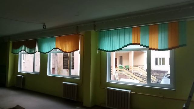 Вертикальные жалюзи с фигурным краем.