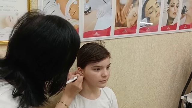 Второй прокол в уши. Подарок от папы на 8 марта