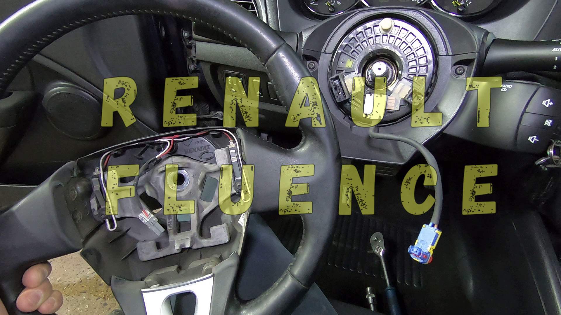 Снятие руля Renault Fluence