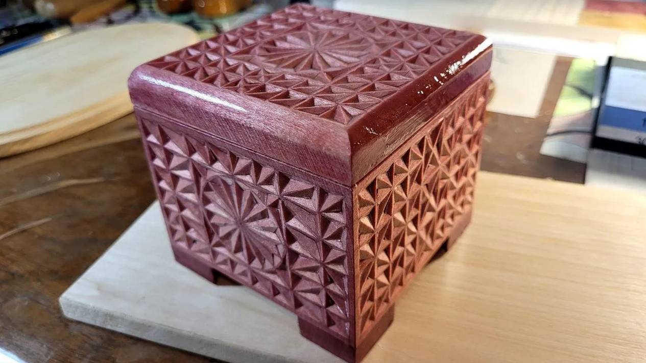 Первая резная шкатулка