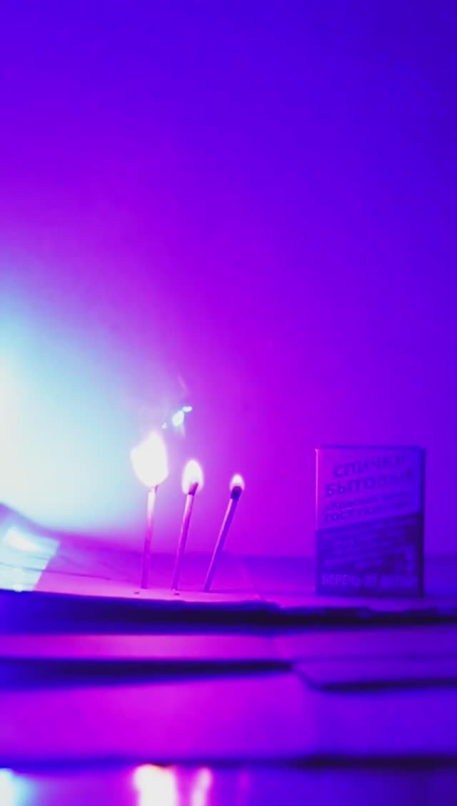 Синий лазер 1 Вт поджигает спички