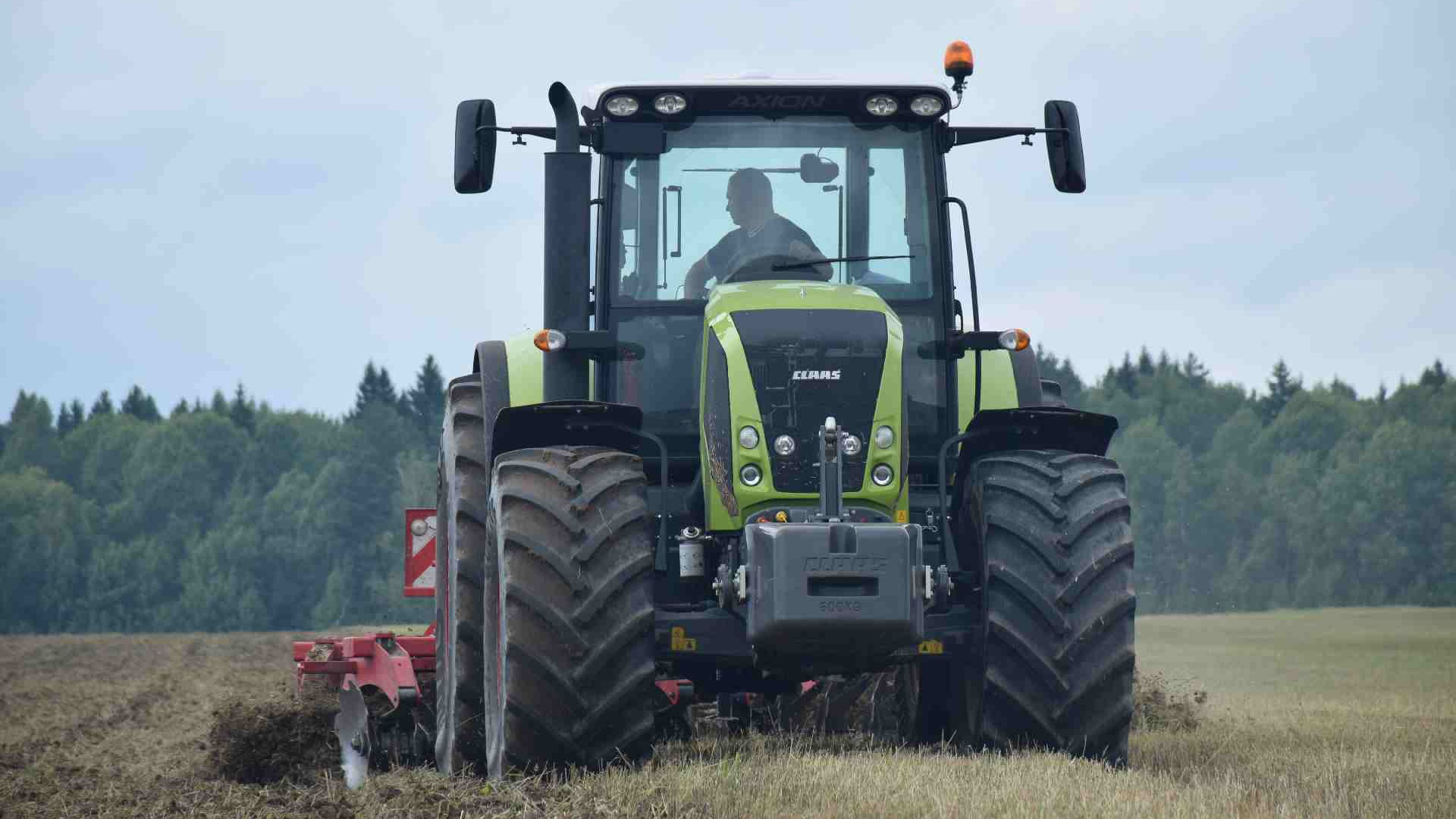 Работа трактора CLAAS AXION 850 с залежным дискатором на стерне. 2019