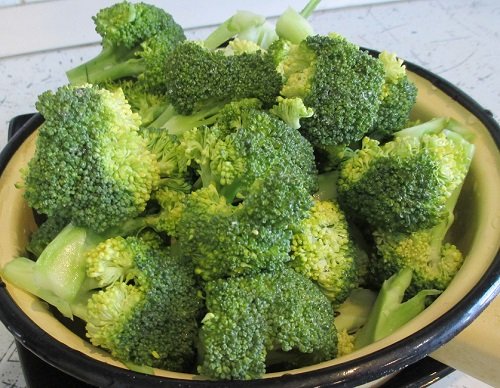 Брокколи, первичная обработка и использование.