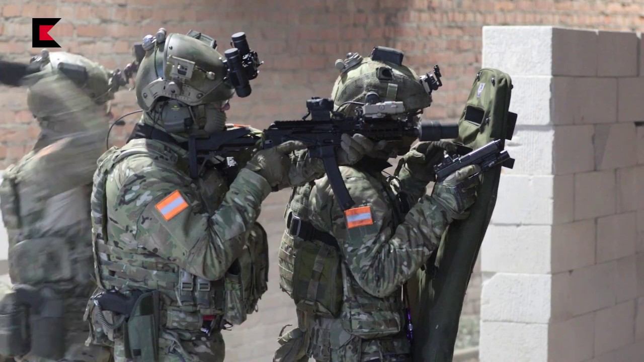 Пистолет-пулемет «Витязь» и пистолет Ярыгина в действии