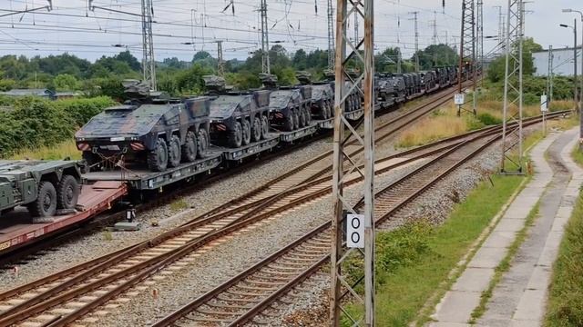 Тепловоз ТЭ109 с военным эшелоном