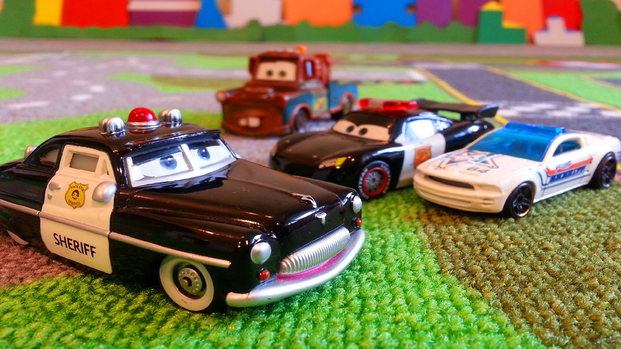 Тачки Молния Маквин и Хот Вилс в Школе Шерифа Мультик про Машинки