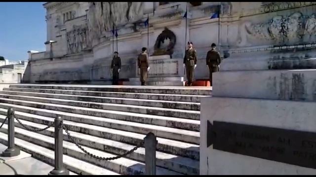 Смена караула у Витториано Рим