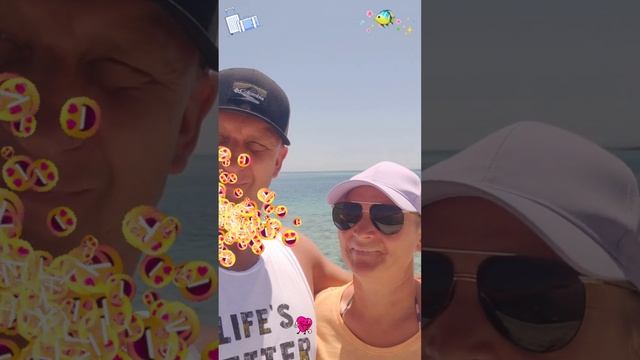 Начинающие блогеры!  ахаха Лови Момент Привет туристы #shorts