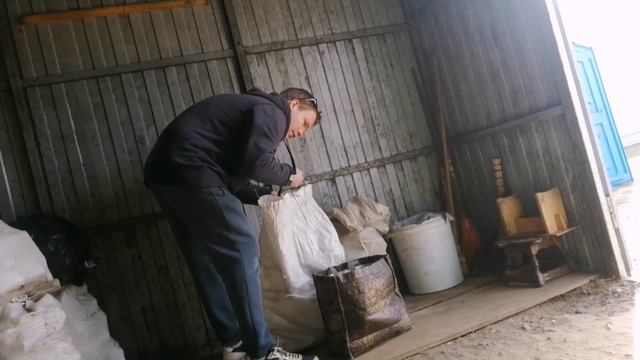 Здаю стеклотару в приемный пункт.