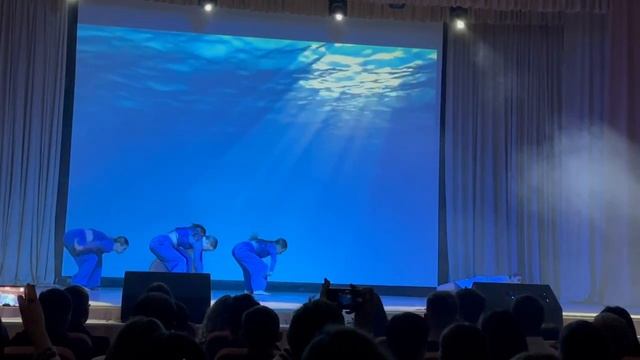 Танец "Найти выход"