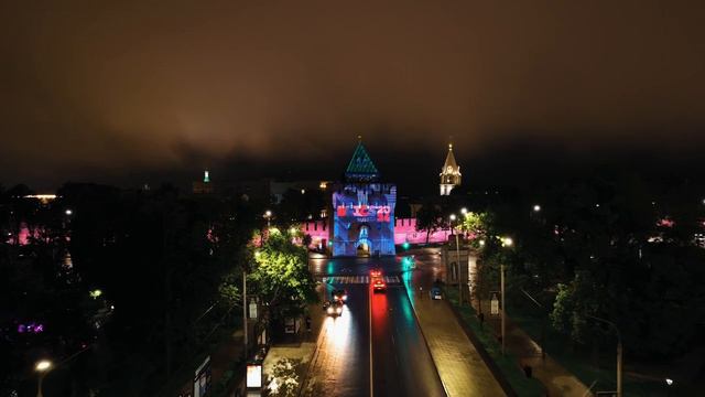 Красочное световое шоу на стенах Нижегородского Кремля и на фасаде академии «Маяк» // 9 июня 2024