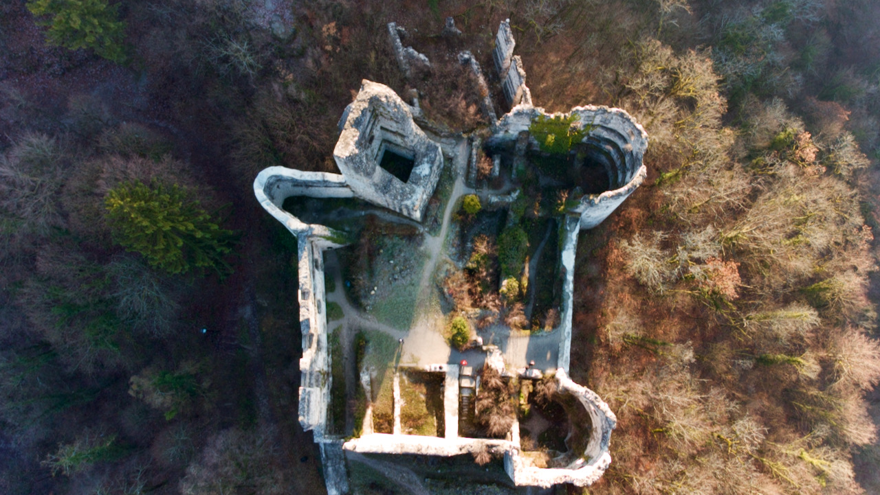 Забрались в заброшенную крепость в хорватском городе Самобор