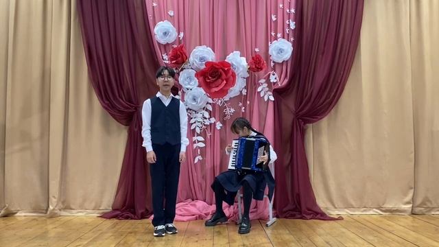 «Манчаары» поет Слава Романов аккомпанирует Саяна Егорова  Амгинская ДШИ им. А.А.Черемных.