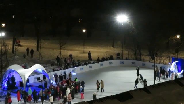 16.12.2021 Предновогодние мероприятия на катке в московском парке Яуза