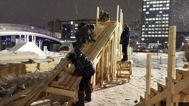 Строим ледяной городок в Перми