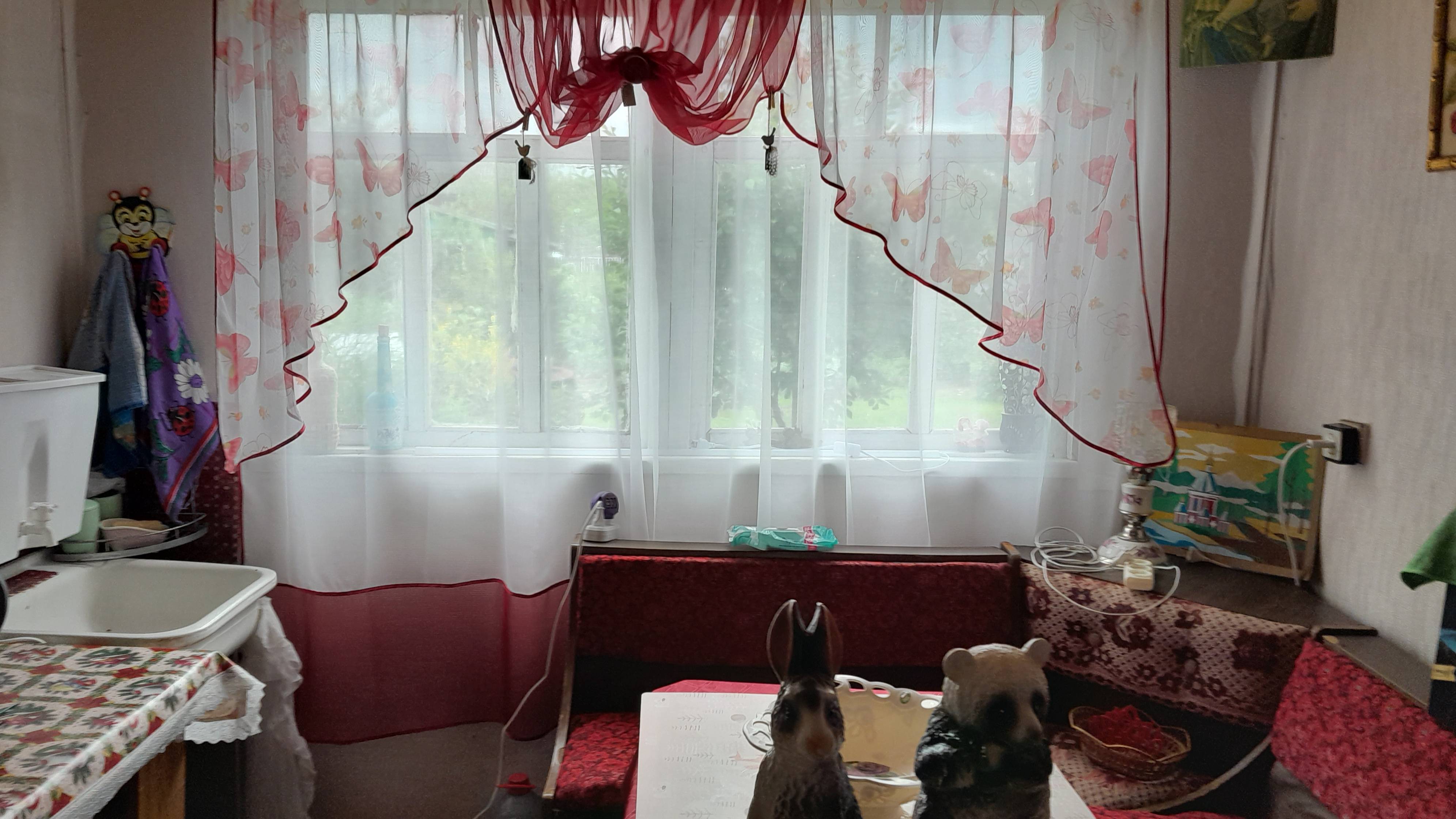 Наш дачный домик: кухня и спальная комната