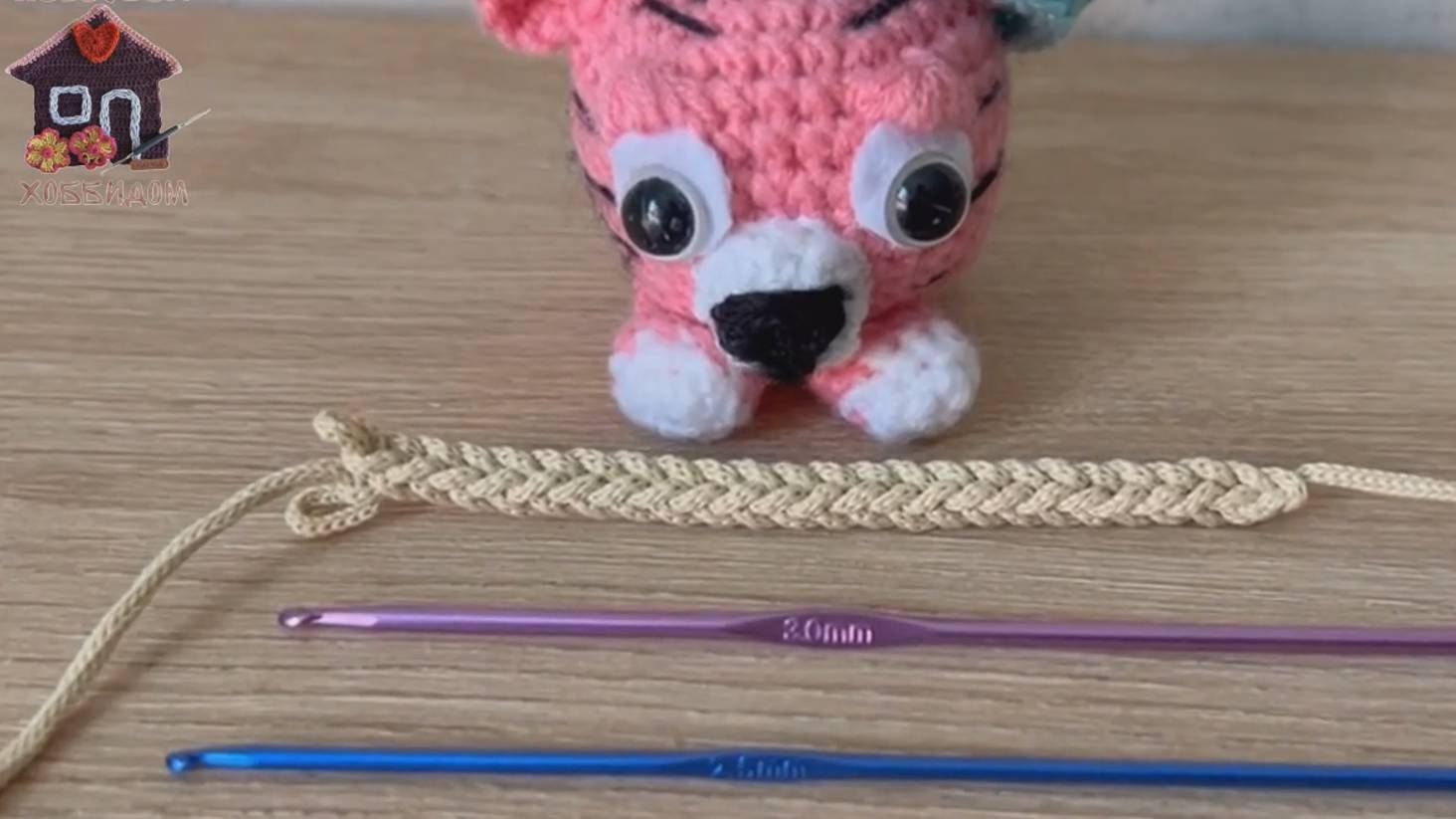 Без хлопот и забот два крючка готов шнурок