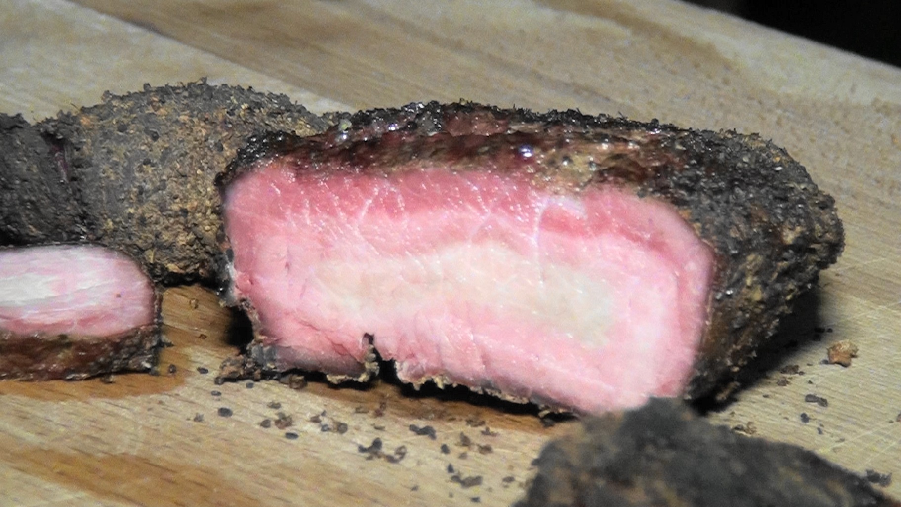 Копченый стейк с кофе в оффсетном смокере.