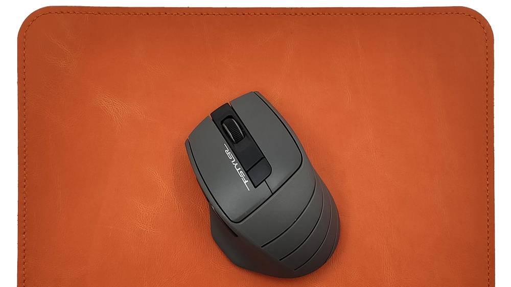MBN-PAD-L-OR. Коврик для мыши из натуральной кожи. С прошивкой. (Mouse Pad). Оранжевый