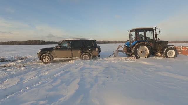 ЧЕМ КРУЧЕ ВНЕДОРОЖНИК НА ОХОТЕ- ТЕМ ДАЛЬШЕ ИДТИ ЗА ТРАКТОРОМ.
