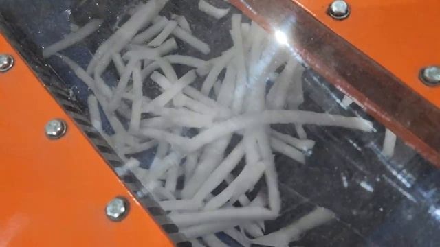 Линия резки поролона отхода от производства чипсами резка в три этапа на 10 мм ножах