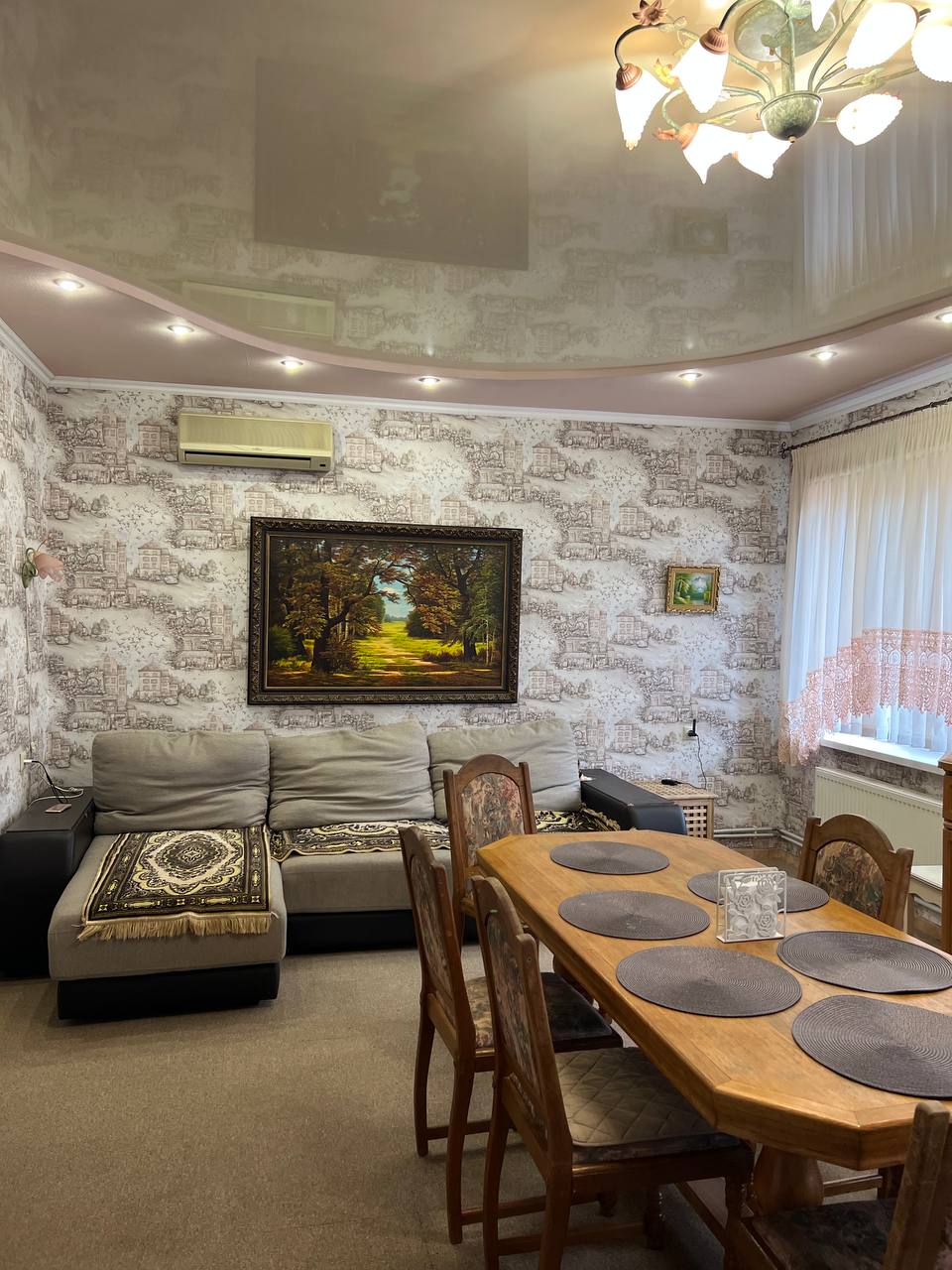 Цена квартиры в Геленджике 12 млн.р.  Купите квартиру в Центре Геленджика на ул.Октябрьской.