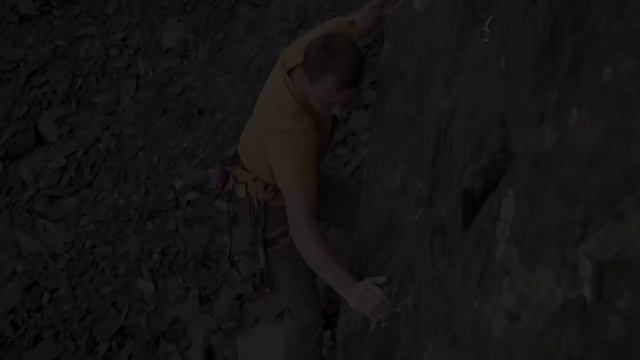 Скалолазание: способ перевязки на станции - перевод титры. Способ с муфтованным карабином.