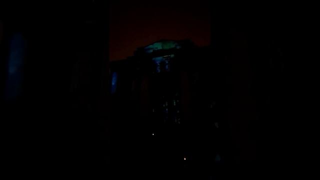 Было световое шоу и на стенах зданий в Ботаническом саду на фестивале Сад света 2021