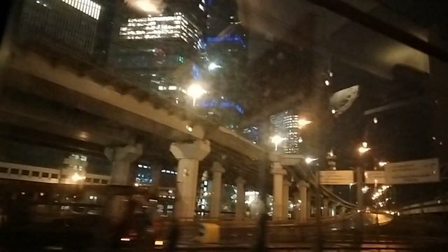 Ночная весенняя Москва из окна поезда