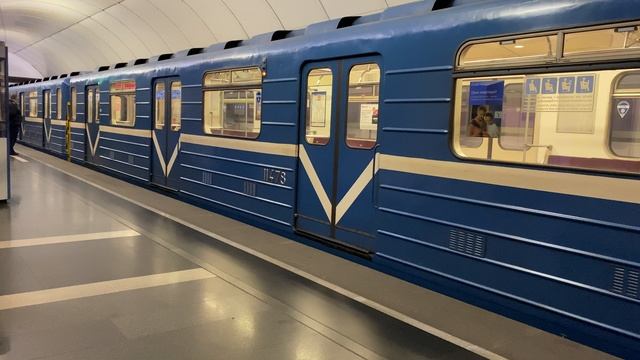 Отправление состава из вагонов метрополитена мод.81-717.5/81-541.7 со станции Волковская