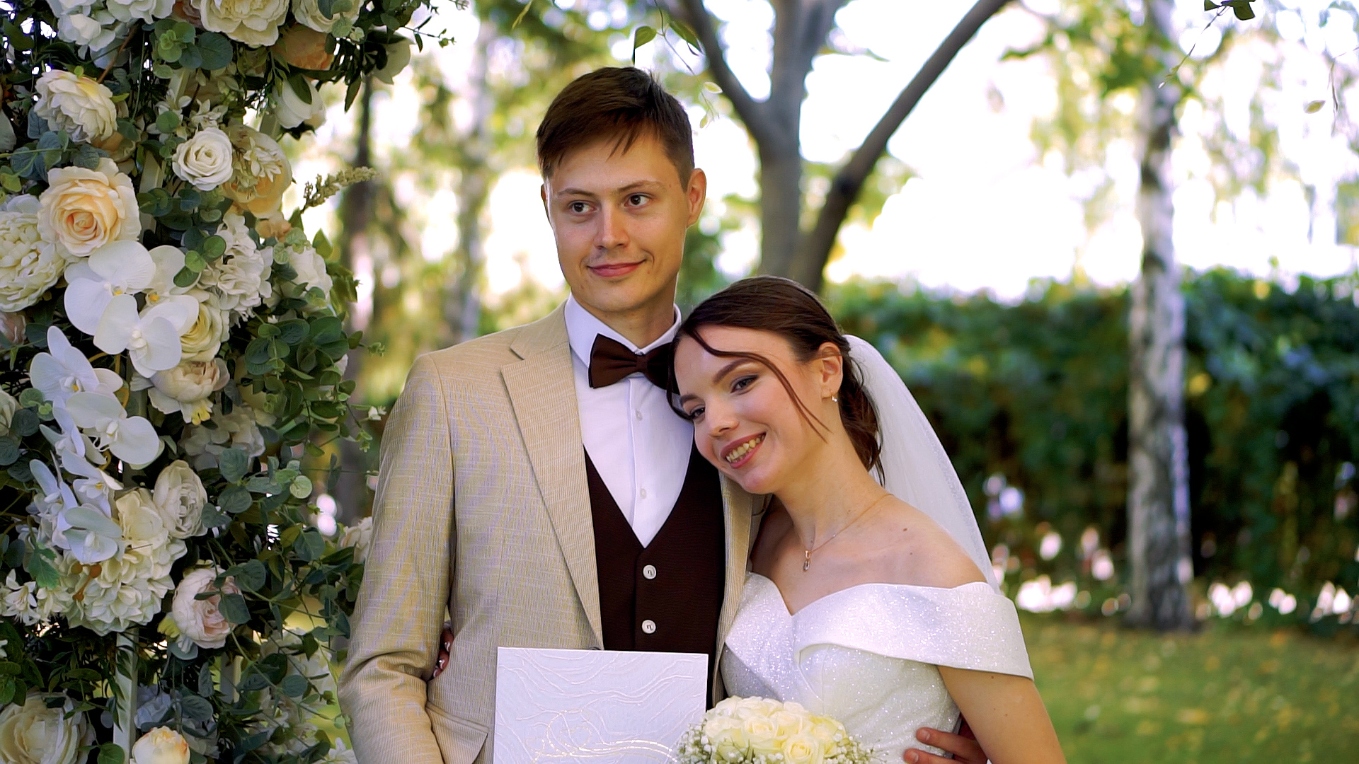 Документальный свадебный фильм. Встреча гостей  - Интервью - Церемония - прогулка в парке.