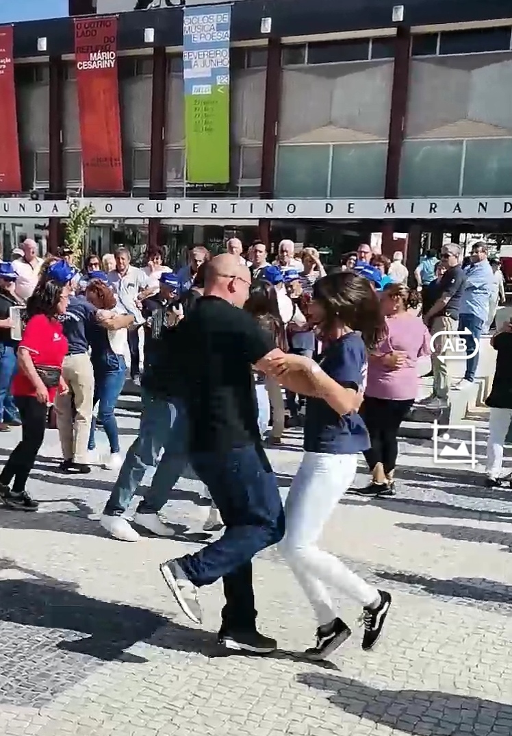 Национальные танцы весёлых португальцев