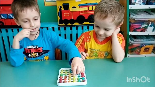 игры с игрушкой POP-IT.mp4