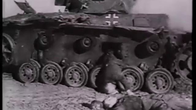 "Вставай страна огромная"  военная хроника и песня. Детский голос.