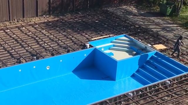 1 этап монтажа общественного бассейна.