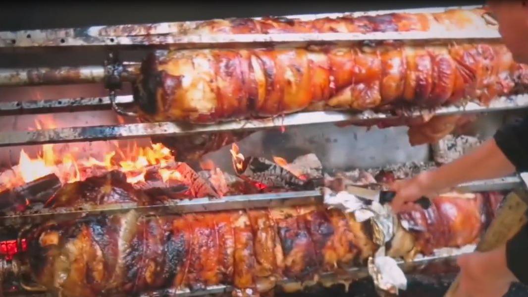 Уличная Еда в ИТАЛИИ - Уличный ФАСТФУД _ Жареные Цельные БЫК, Свиные РУЛЕТЫ, Мясная Смесь на ГРИЛЕ.