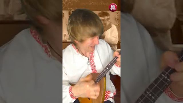Эх, Яблочко,?да ты мочёное, едет Батька Махно-знамя черное! Russian song Yablochko on balalaika